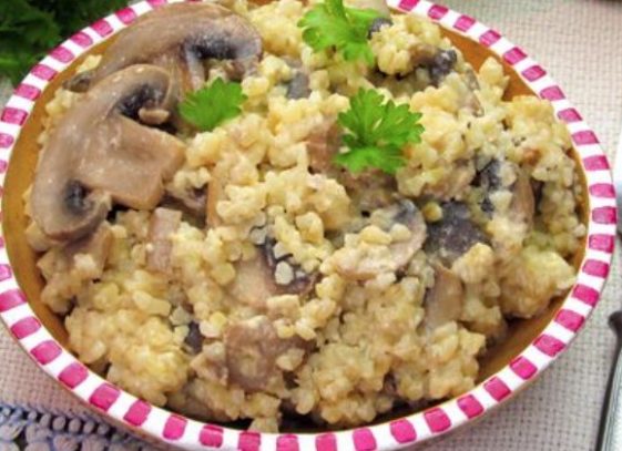 Bulgur with Creamy Mushroom Sauce