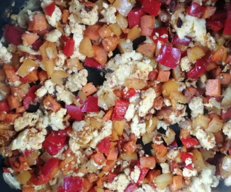 Bulgur with Chicken, Vegetables and Eggs, in Soy Sauce