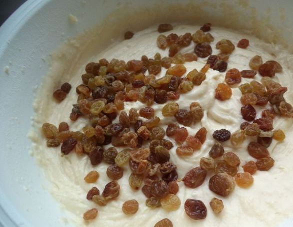 Cottage Cheese Casserole with Raisins