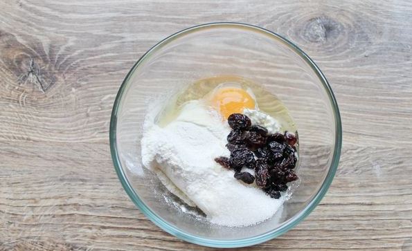 Quick Cottage Cheese Casserole with Raisins (in the Microwave)