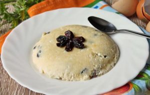 Quick Cottage Cheese Casserole with Raisins (in the Microwave)