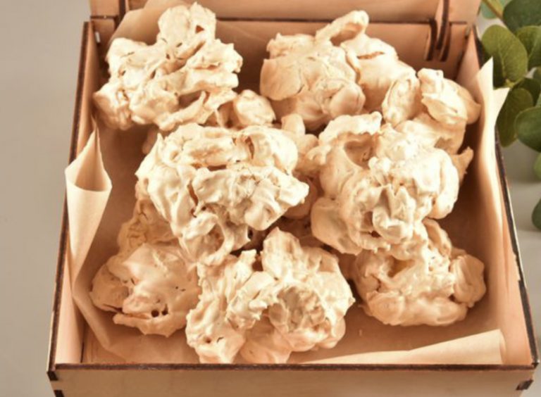 Meringue with Corn Flakes