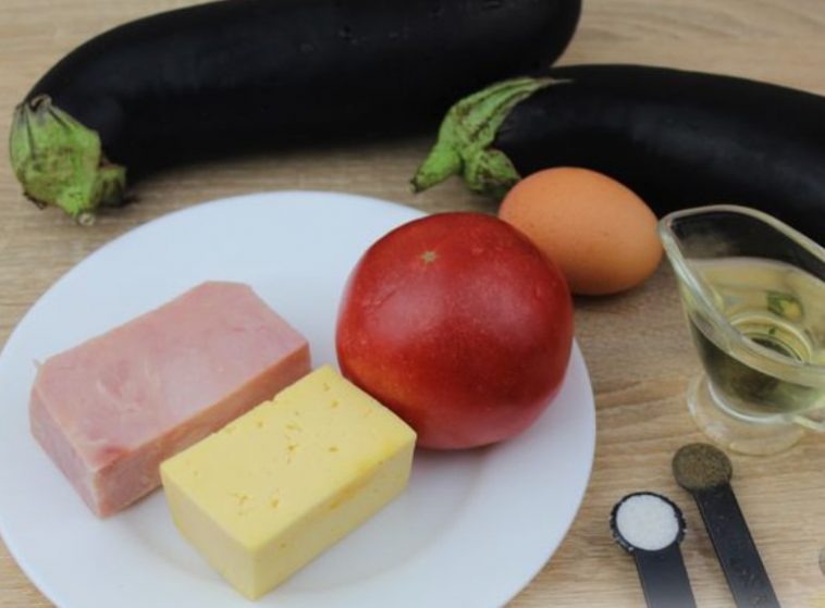 Fried Egplant Rings Stuffed with Tomatoes, Ham and Cheese