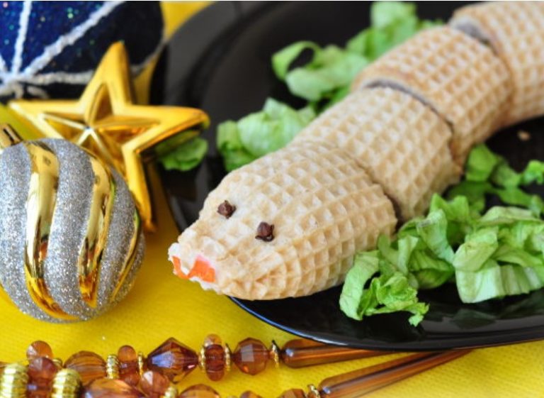 Roll “Christmas snake”