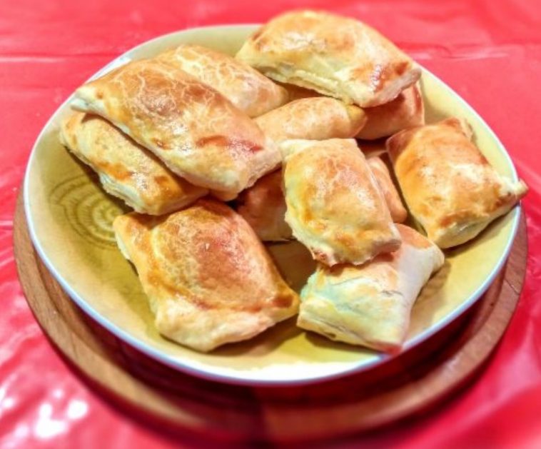 Unsweetened Puffs with Sorrel and Cottage Cheese