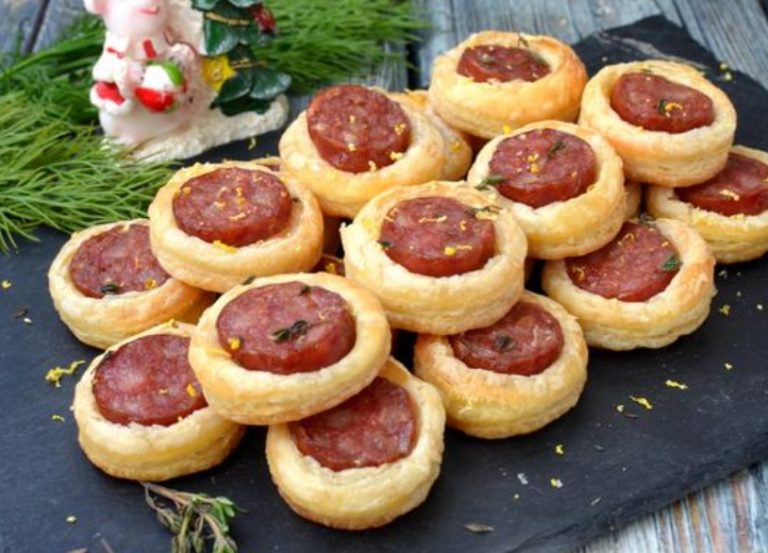 Mini Puffs with Sausage