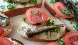 Sandwiches with Sprats and Tomato