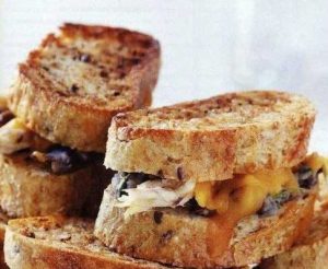 Bean puree and chicken sandwiches