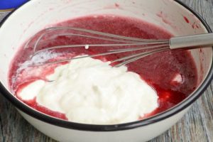 Sour Cream Jelly with Raspberries
