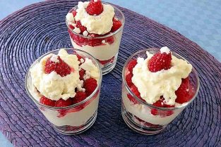 Delicious Vanilla Quark Dessert with Mascarpone and Fruits